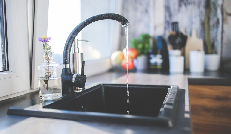 10 Benefits for Drinking from Reusable Drinkware - Customize your bottle