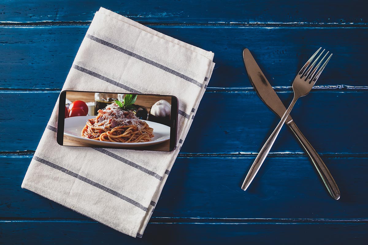 Digital Products to Showcase via Apple Watch Mockup - Internet Vibes