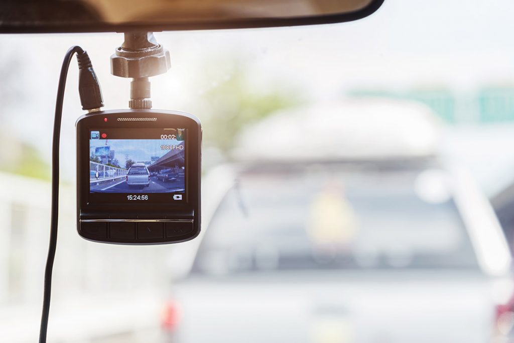 How To Pick The Best Dash Cam For Your Next Road Trip - Internet Vibes