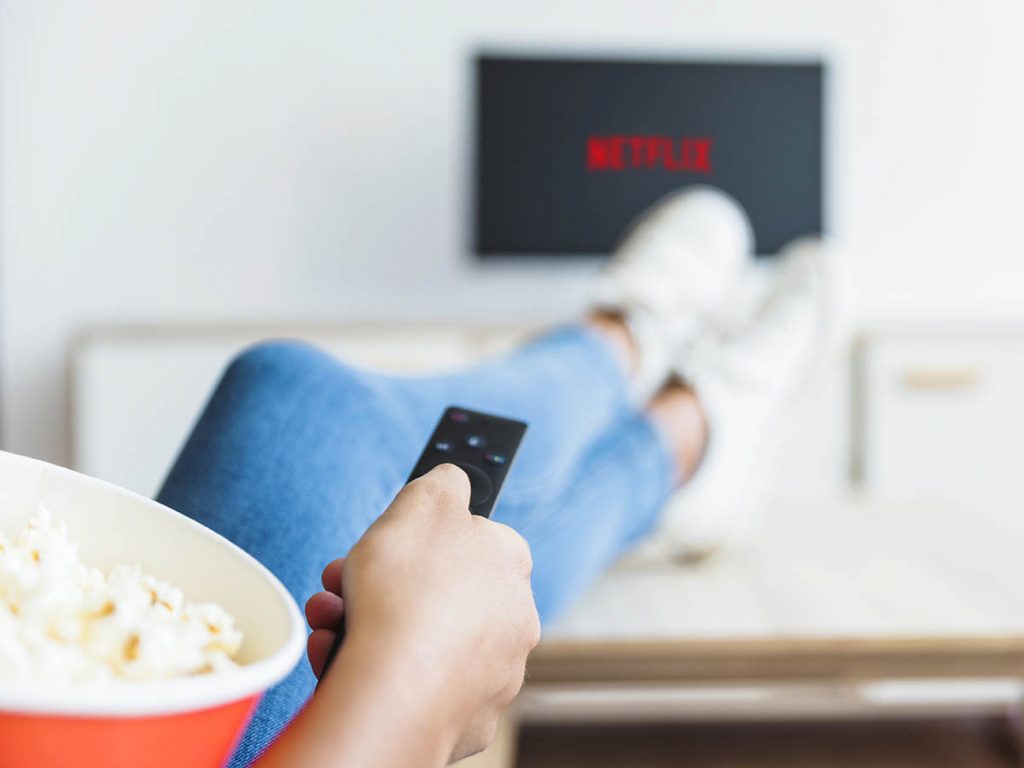 How to Organize the Perfect Netflix Night - Internet Vibes