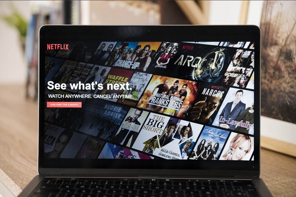 How to Organize the Perfect Netflix Night - Internet Vibes