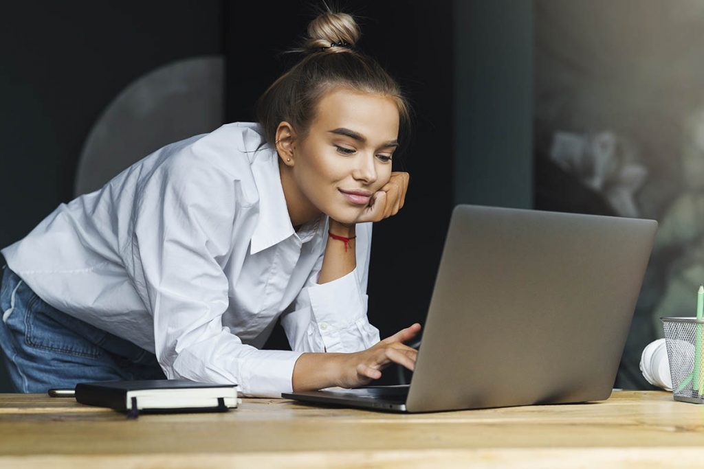 How to Be A Professional Writer: An Ultimate Guide - Internet Vibes