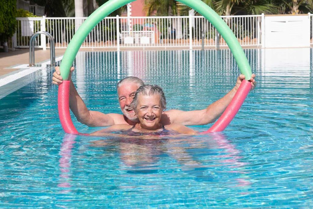 7 Water Aerobic Exercises For Seniors - Internet Vibes