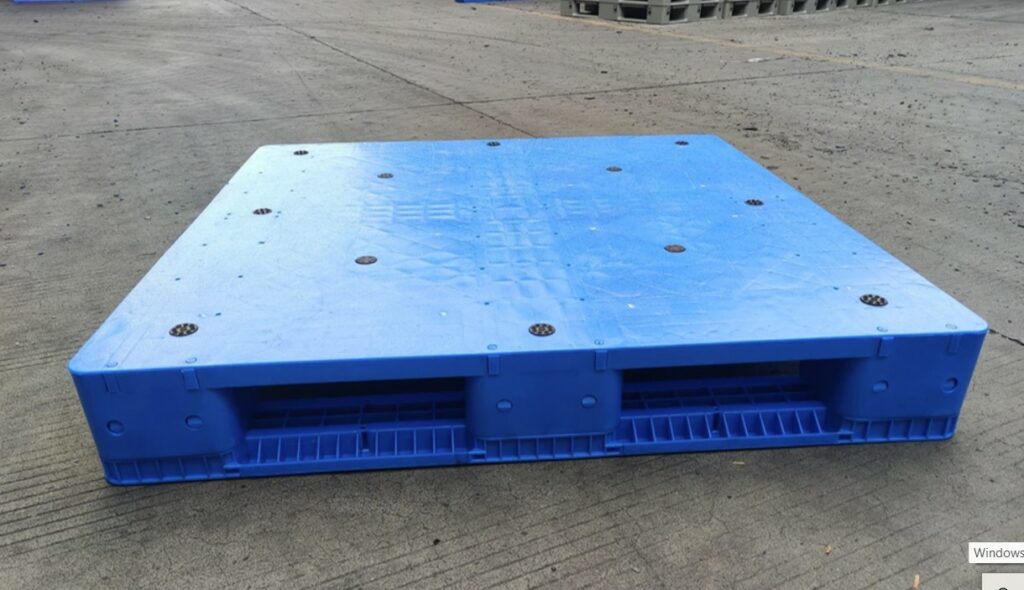 Plastic Pallet Sizes - What's Right for You? - Internet Vibes