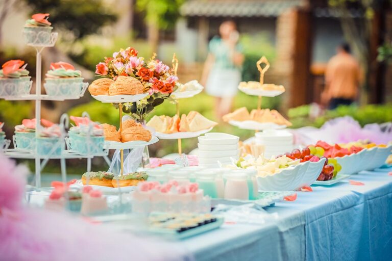 Ideas for Planning the Perfect Summer Party - Internet Vibes