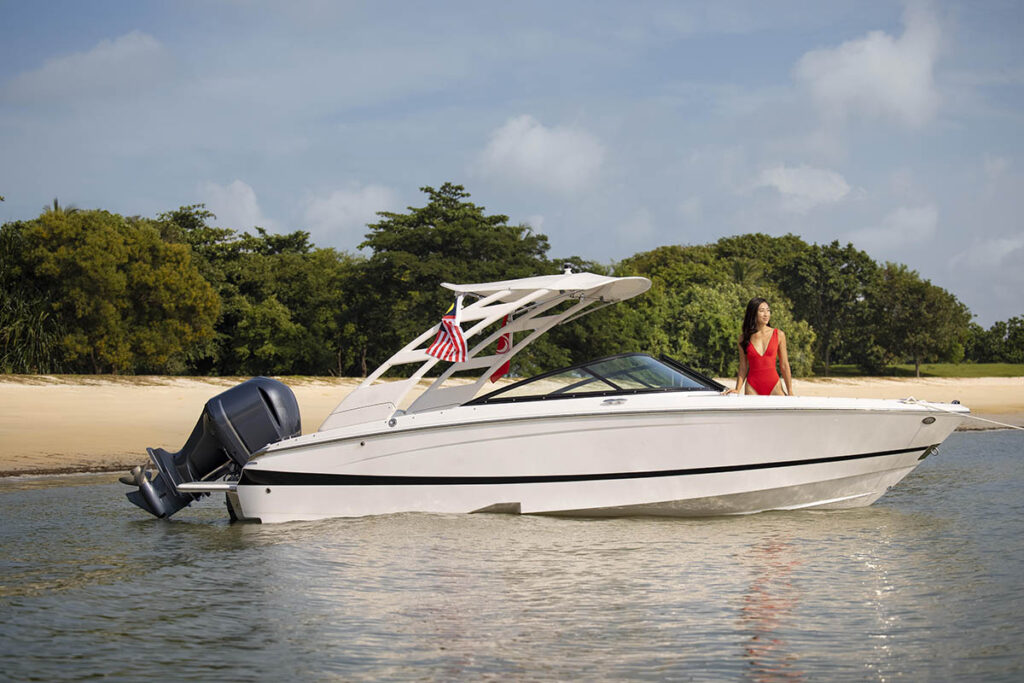 Inboard vs. Outboard vs. Sterndrive Boats: Differences Explained ...